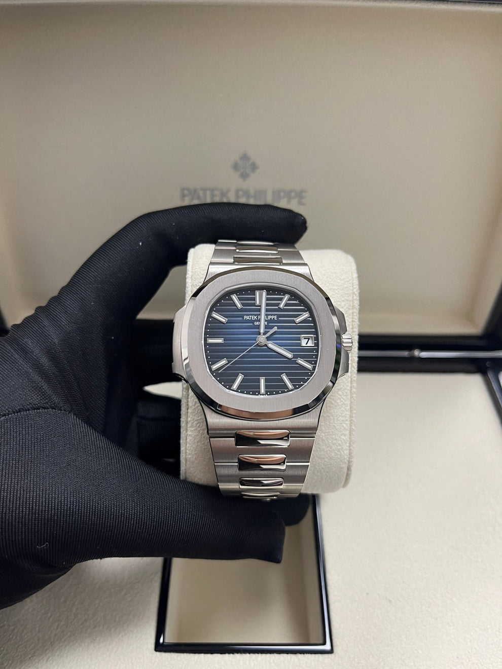 Pate_k Phillip_e Nautilus Silver Metal premium Automatic Shahrukh khan ...